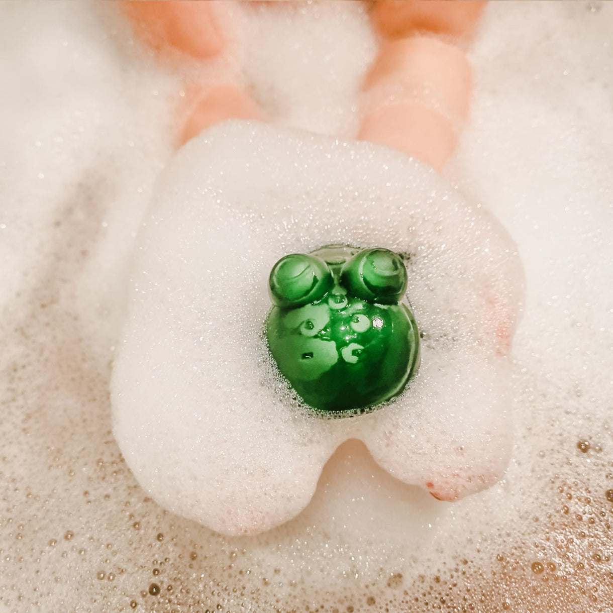 Fred the Frog Bath Toy – Heveaplanet.com
